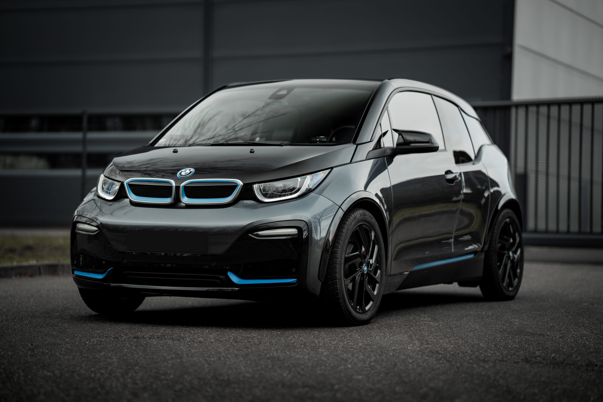 BMW i3 (S) – Klapperkiste oder komfortabler Fahrspaß? Es liegt an dir ...